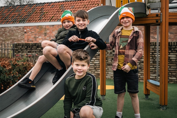 Nino en klasgenoten dragen nu korte broeken voor steun aan KiKa: 'Ik ...