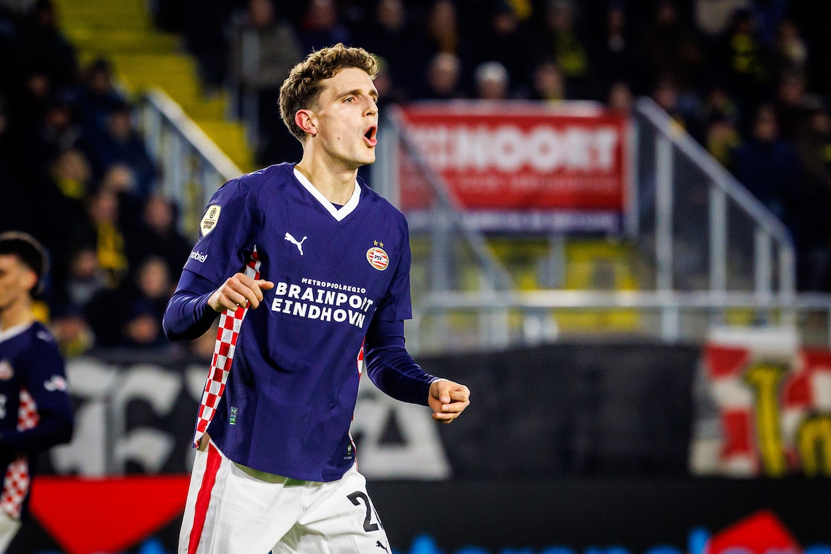 PSV is de grote winnaar van het eredivisieweekend en ziet na moeizame ...