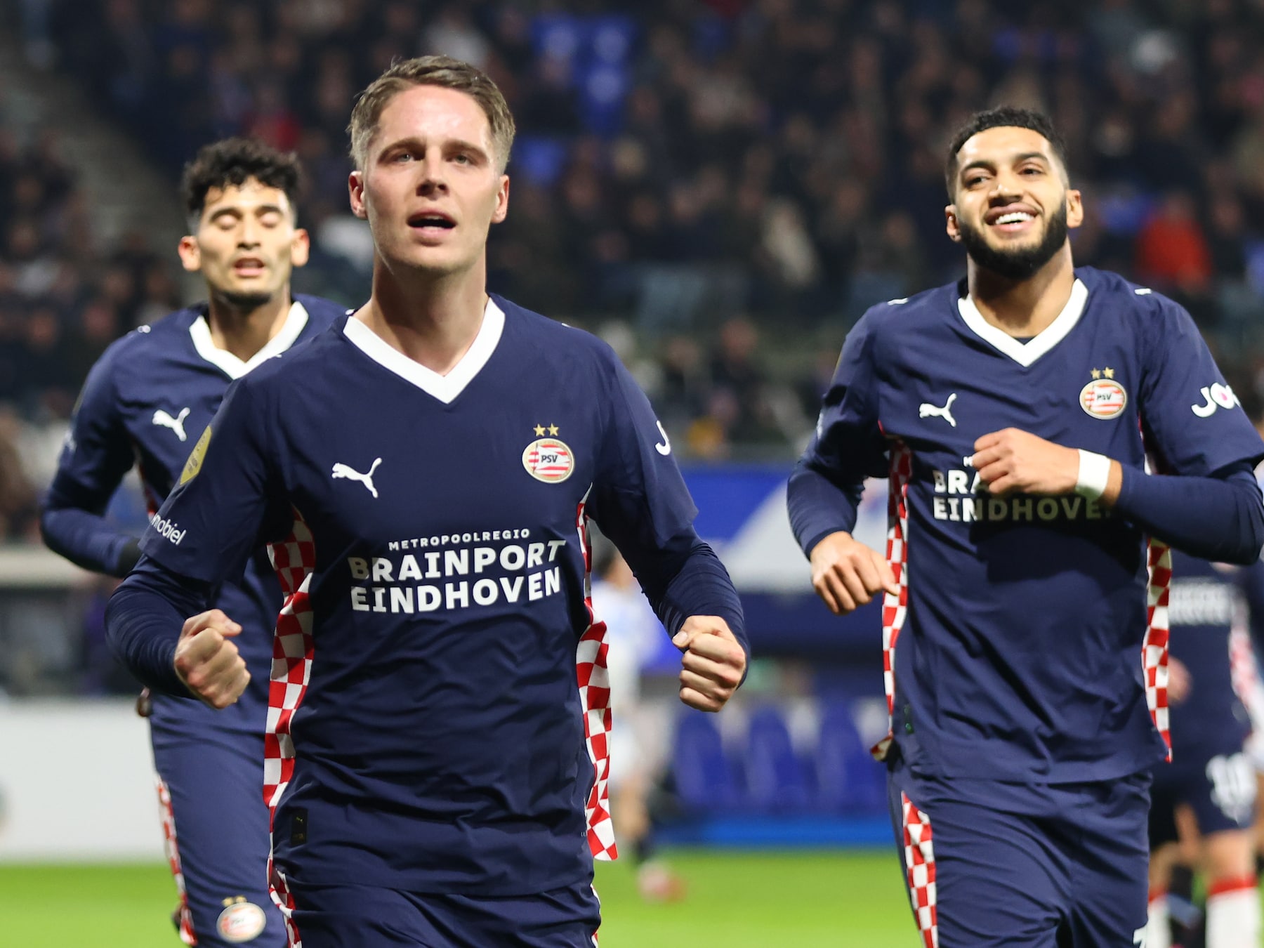 PSV wint ook bij sc Heerenveen, lees hier alle verslagen en bekijk het ...