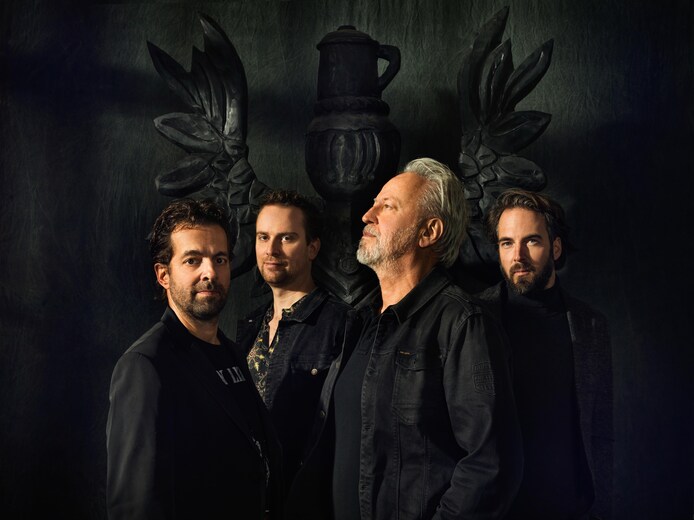 Hoe Jack Poels door de banjo van een timmerman in rockband Nevenproject ...