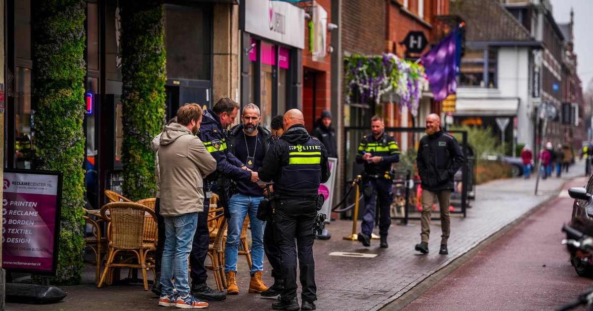 Auto rijdt na ruzie in op groep: meisje (16) uit Teteringen en man (41 ...