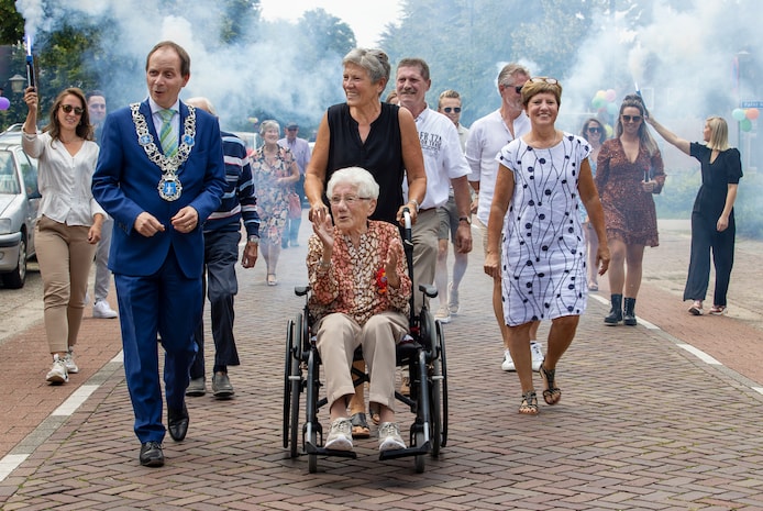 Burgemeester-op-bestelling: tweedaagse afscheidstoernee Ederveen door ...
