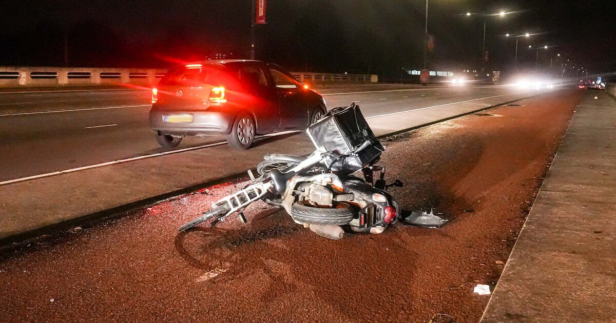 Fietsende pizzabezorgster gewond door botsing met snorscooter in ...