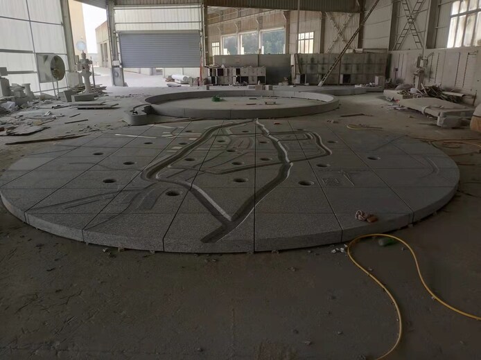 Eerst een voorjaarskermis, dan een waterspeeltoestel op de Markt in ...