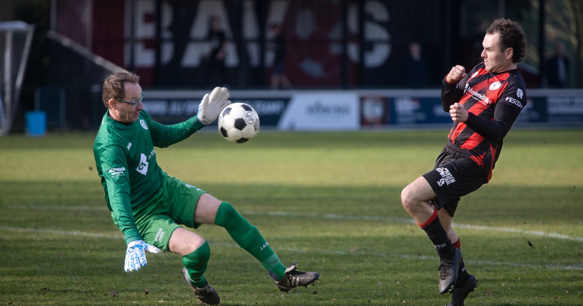 Ervaren keeper (48) met verleden bij FC Eindhoven debuteert bij ...