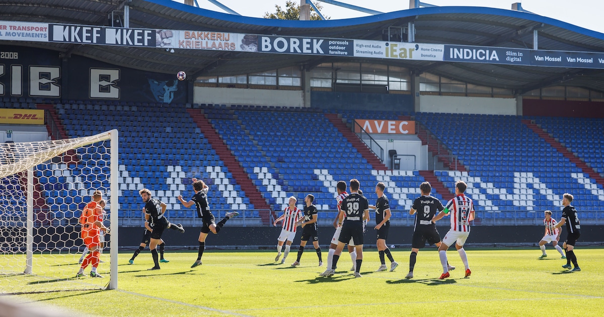 Fotoserie | Bekijk hier hoe Willem II in een leeg stadion de derby van ...