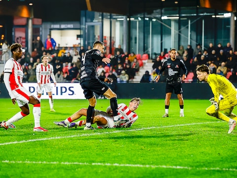 LIVE | Helmond Sport krijgt flink pak slaag: Jong PSV maakt vierde van ...
