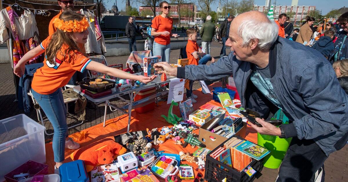 Versierde fietsen en kraampjes, Roxy Dekker en Martijn ‘Hazes’ Fischer: Koningsnacht en ...