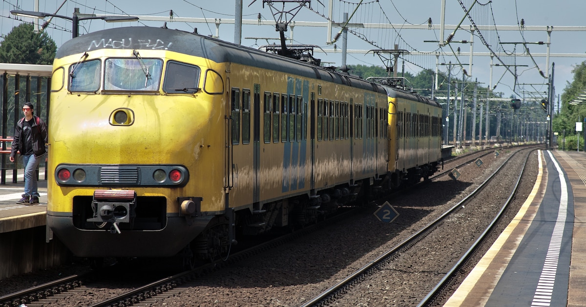 Reizigers zaten ruim een uur vast in snikhete trein van Den Haag ...