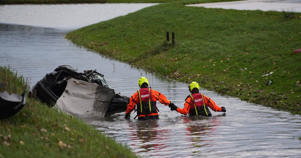 Man (43) uit Veen overlijdt nadat auto in sloot belandt bij Wijk en ...