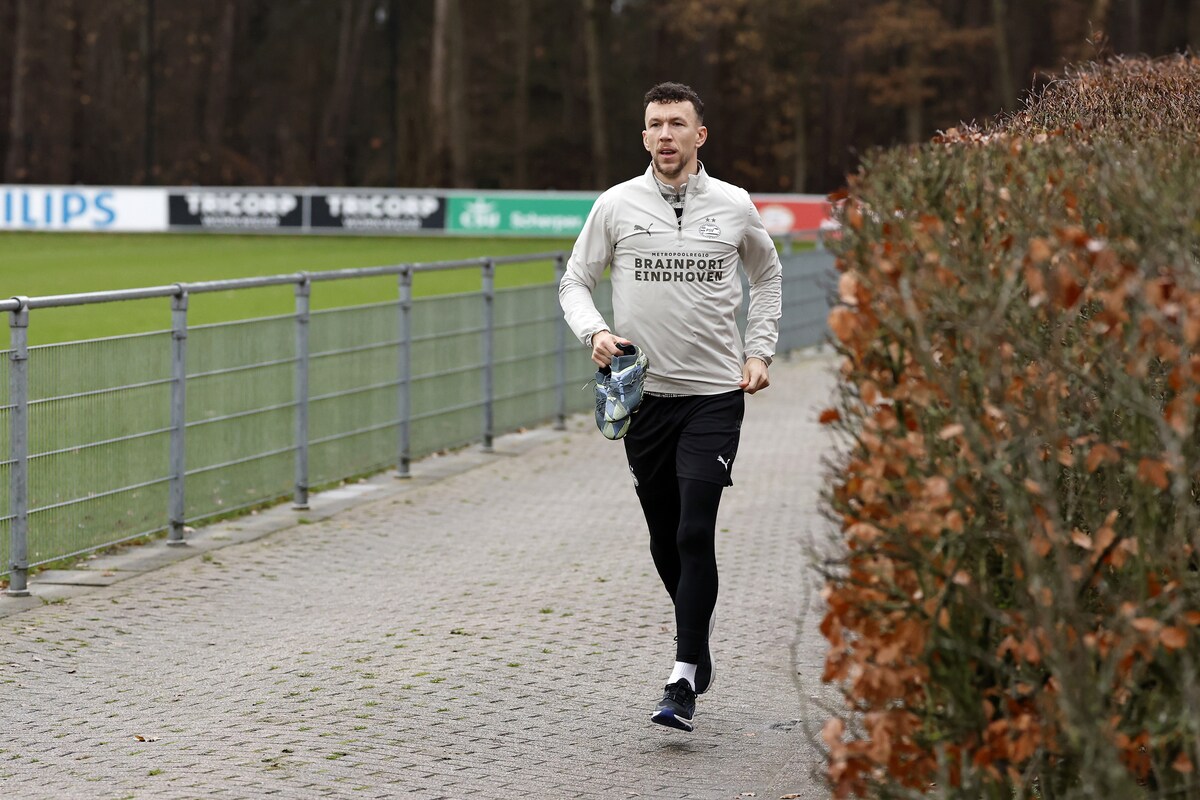 PSV traint voor duel met Atlético met 24 spelers en wacht reactie bij ...