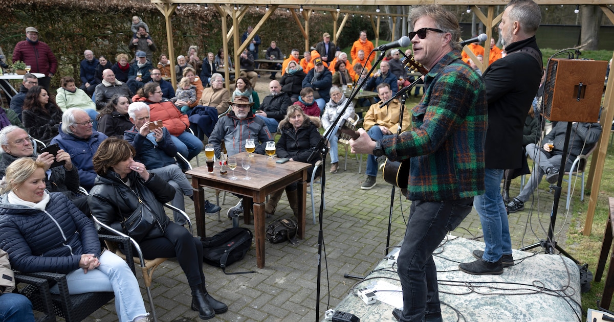 Keihard meezingen met Brabocountrylied ‘Wild West Woldere’ | Waalre | ED.nl