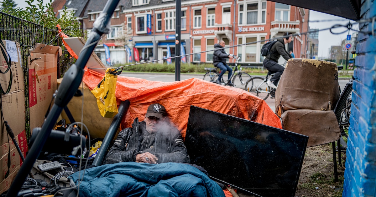 Leven onder een zeiltje naast het spoor: dit is het verhaal van oud ...