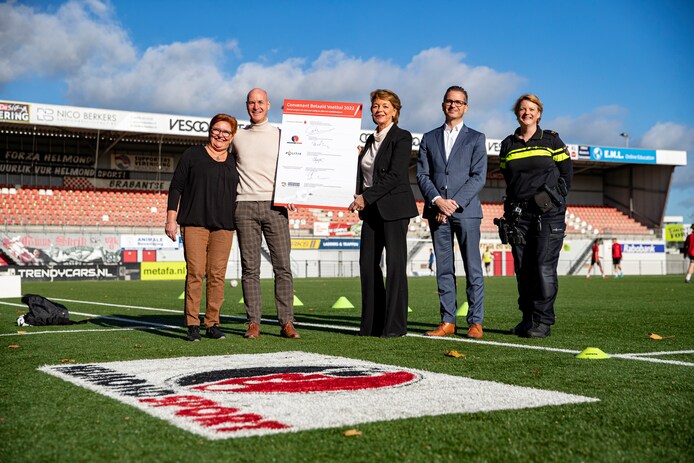 Helmond Sport-voorzitter Van Esch pompt opnieuw miljoenen in Mechelen ...