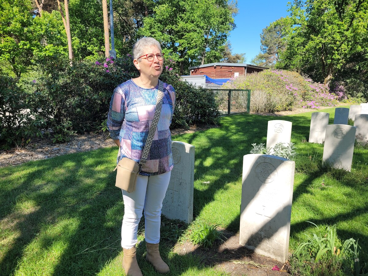 Zoektocht naar mensen die graven op Brits ereveld adopteerden: ‘Soms ...