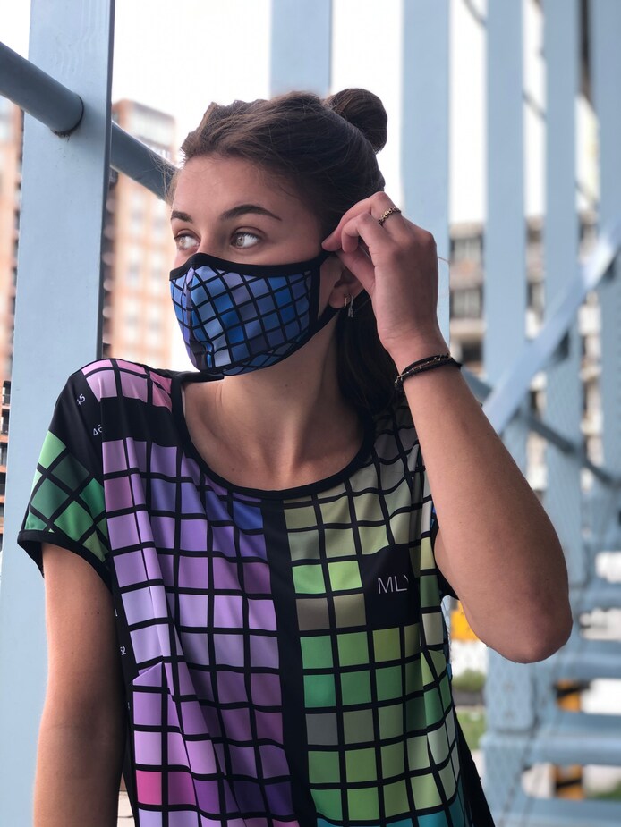 Eindhovense modeontwerpster Emily Hermans brengt collectie mondmaskers ...