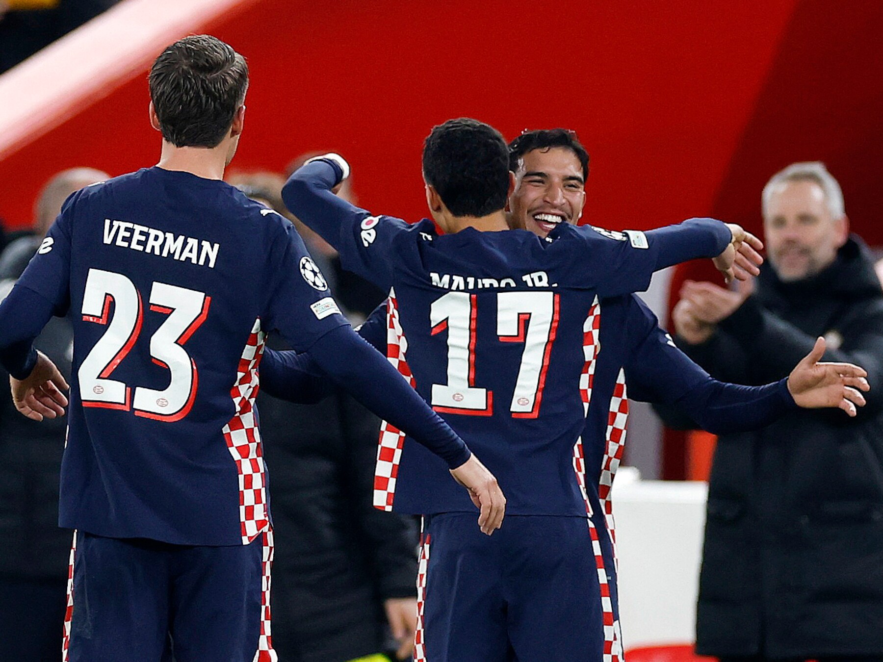 PSV klapt er op de transfermarkt flink op: ongekende koopwoede én er ...