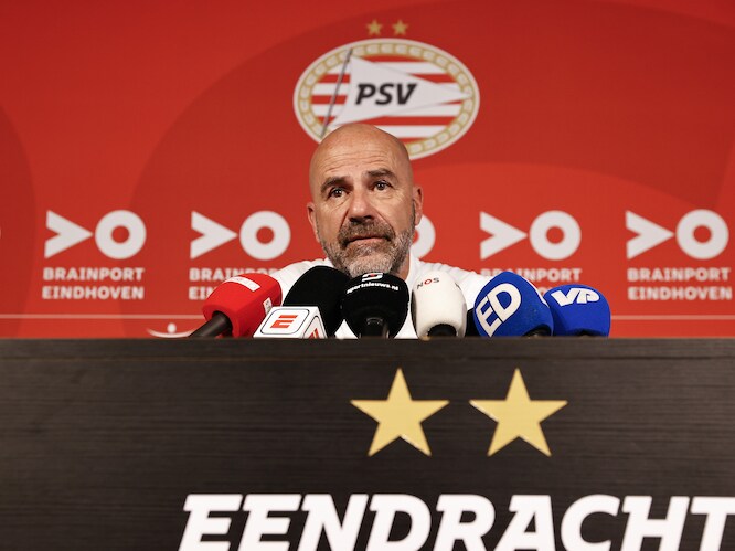 Peter Bosz praat over de situatie bij PSV, Benitez, Til, Mauro en ‘playbackt’ na door Makkelie ...