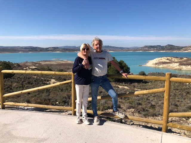 Willy (73) en Hermien (72) verkochten in een impuls hun penthouse en leven nu voordelig in ...