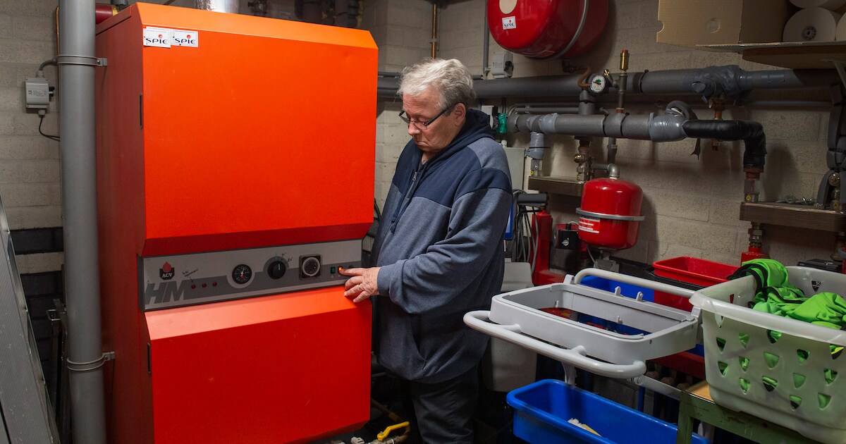 Voetbalclub zet zelf de gasketel uit: ‘We staan nu letterlijk in de kou ...