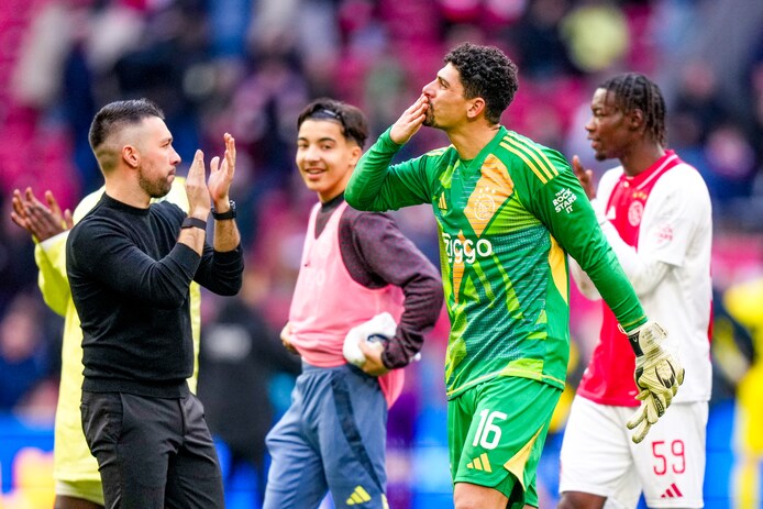 Braziliaanse keeper Matheus (32) maakt indruk bij vuurdoop voor Ajax ...