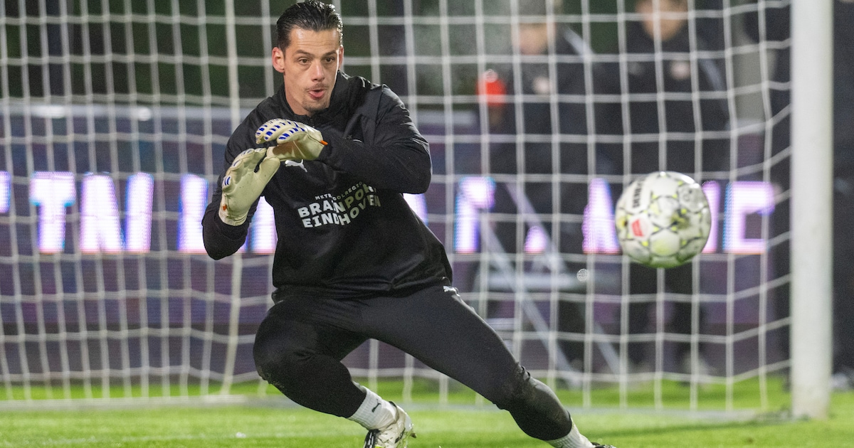 PSV-goalie Nick Olij is hard voor zichzelf en blijft na een ...
