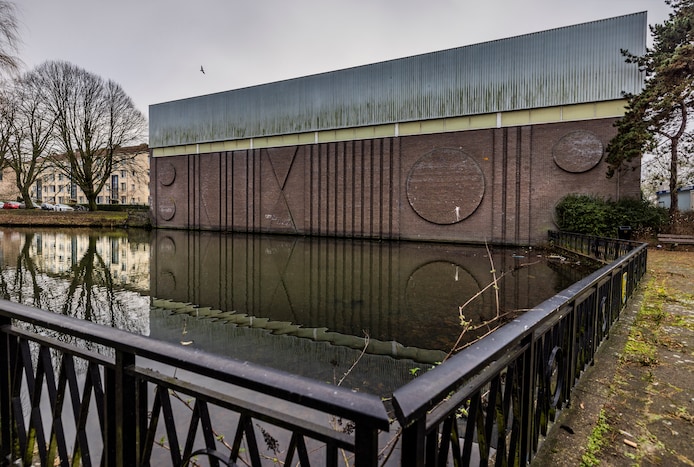 Letterlijk een groot probleem: de 43 meter lange en 8 meter hoge muur ...