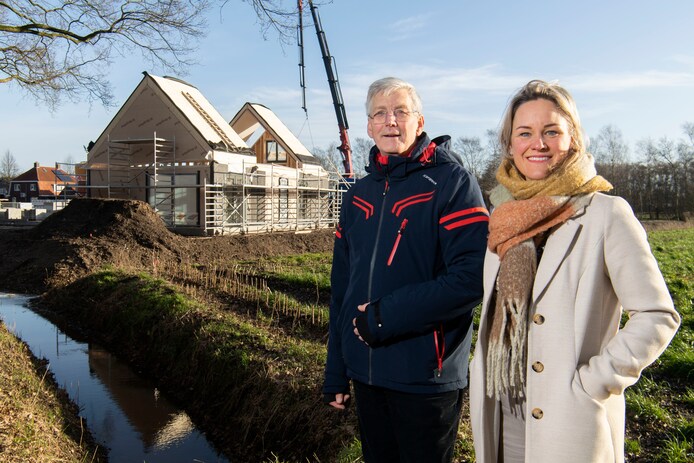Jong stel wil Eddies huis kopen, hij gaat akkoord: nu pas ziet hij zijn ...