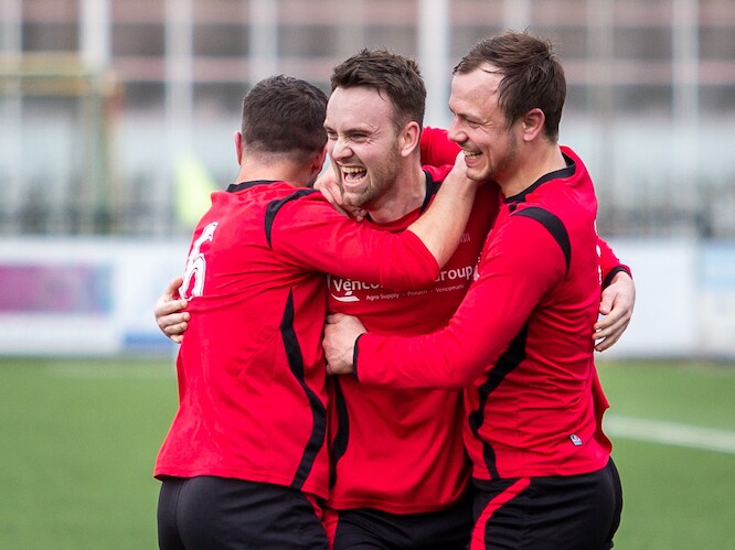 Bladella kroont zich na goede tweede helft tot kampioen: ‘Het is echt heel gaaf om volgend jaar ...