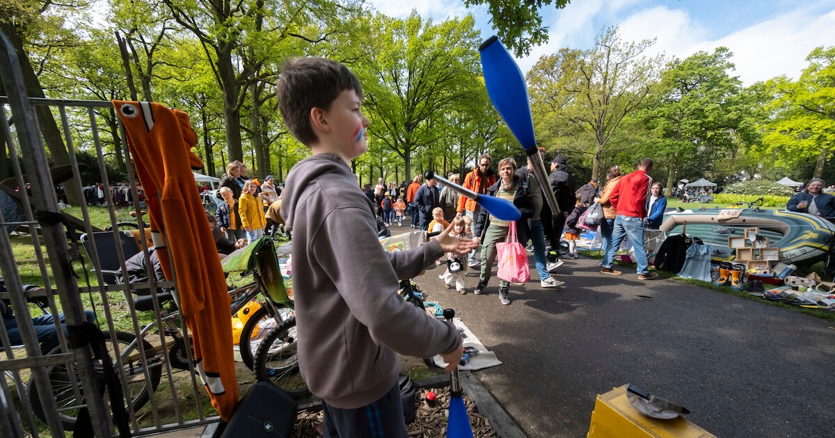 Snuffelen en spelen tijdens Koningsdag in Eindhovense wijken: ‘Leuk om ...