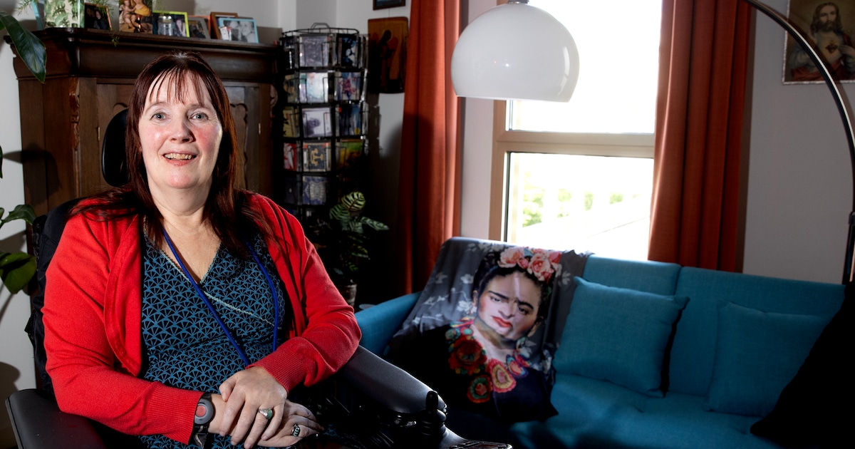 Astrid (53) verplaatst haar strijd tegen MS van verpleeghuis naar ...