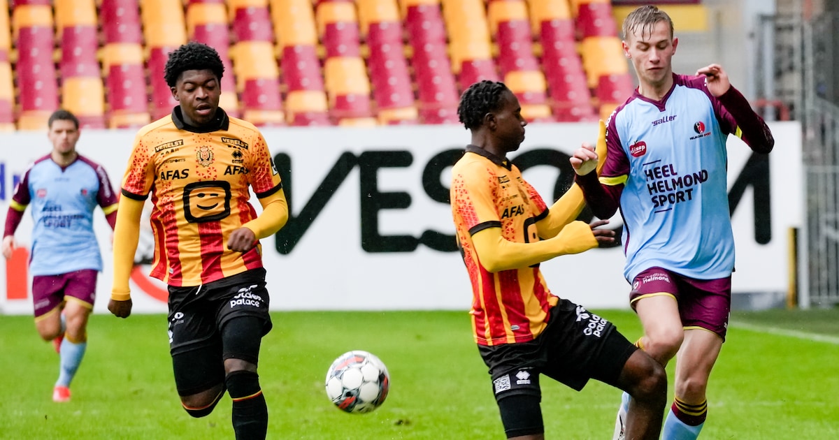 Bob Peeters ziet Helmond Sport vanaf de tribune winnen van KV Mechelen ...