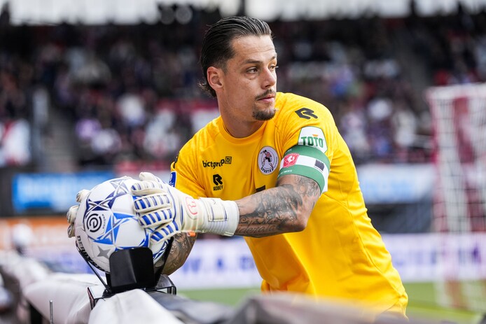 PSV meldt zich voor Nick Olij, goalie wil graag naar Eindhoven komen ...