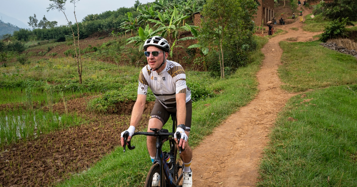Eindhovenaar Paul fietst voor goed doel door Rwanda; ooit decor van ...
