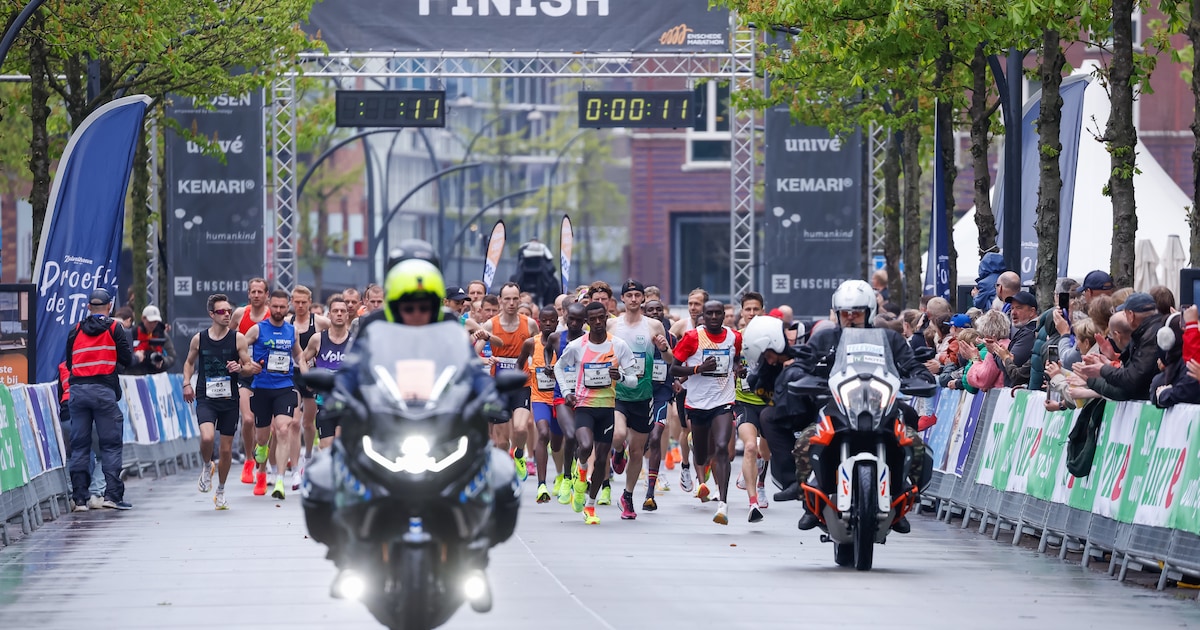 Deelnemer (25) overleden na hitteberoerte tijdens Enschede Marathon | Binnenland | ED.nl
