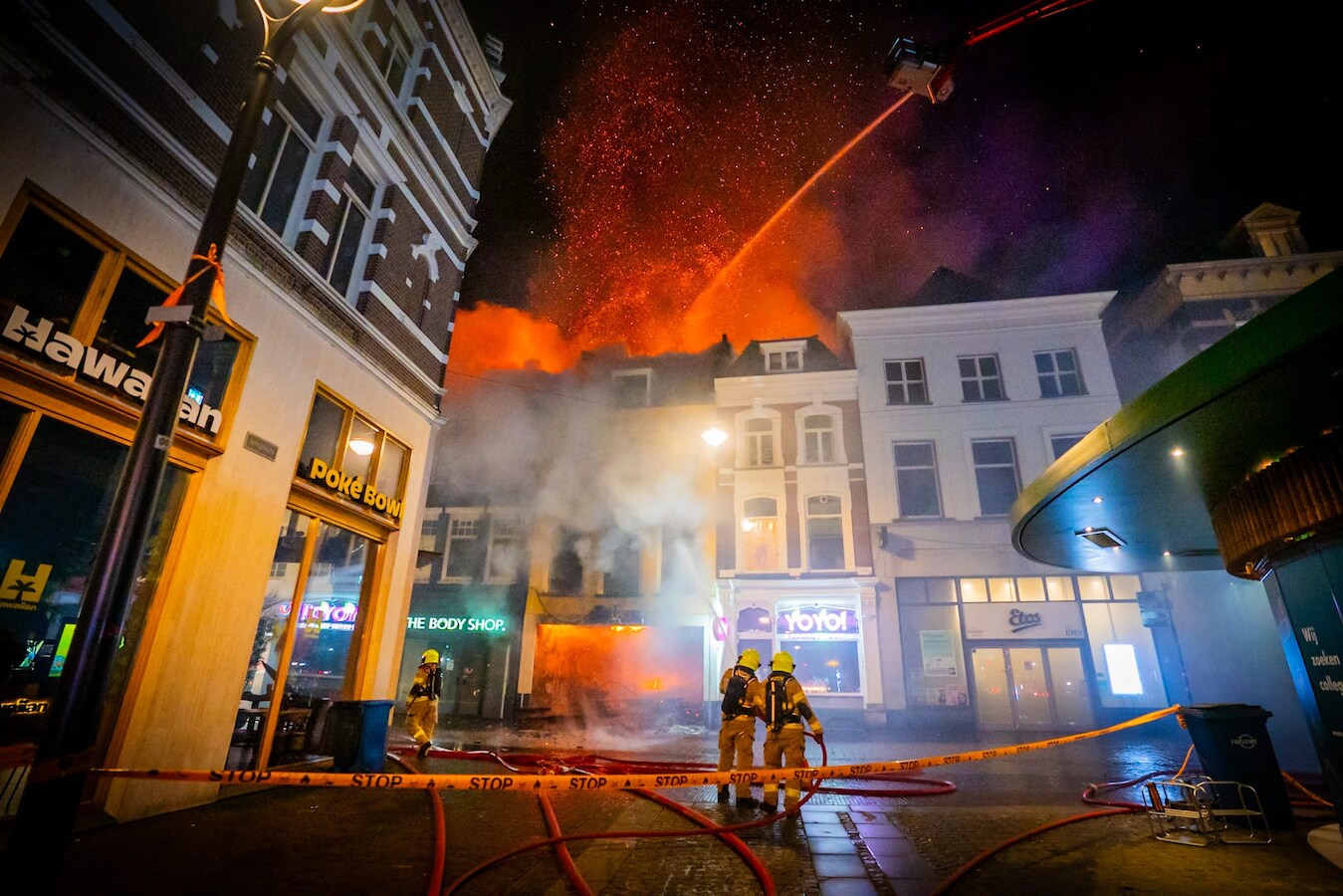 Brand Arnhem: Horeca en winkels tot zeker morgenochtend dicht, geen ...