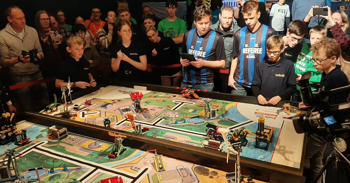 Wie heeft de beste robot? ‘ASML’ers van de toekomst’ nemen het tegen elkaar op in Dynamo ...