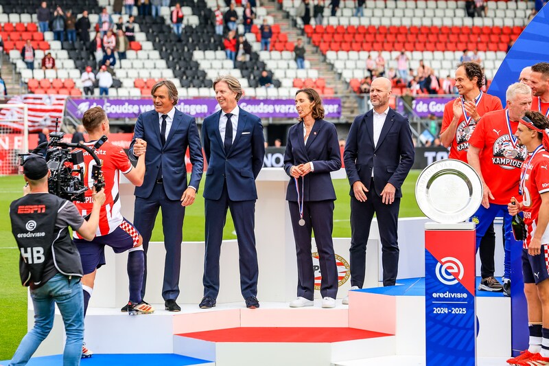 Phillip Cocu vertelt alles over zijn nieuwe functie bij PSV en gaat ook ...
