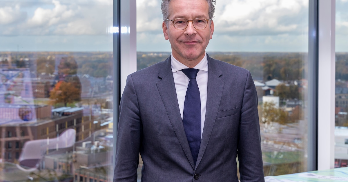 Binnenkijken in de werkkamer van burgemeester Dijsselbloem tijdens Open ...