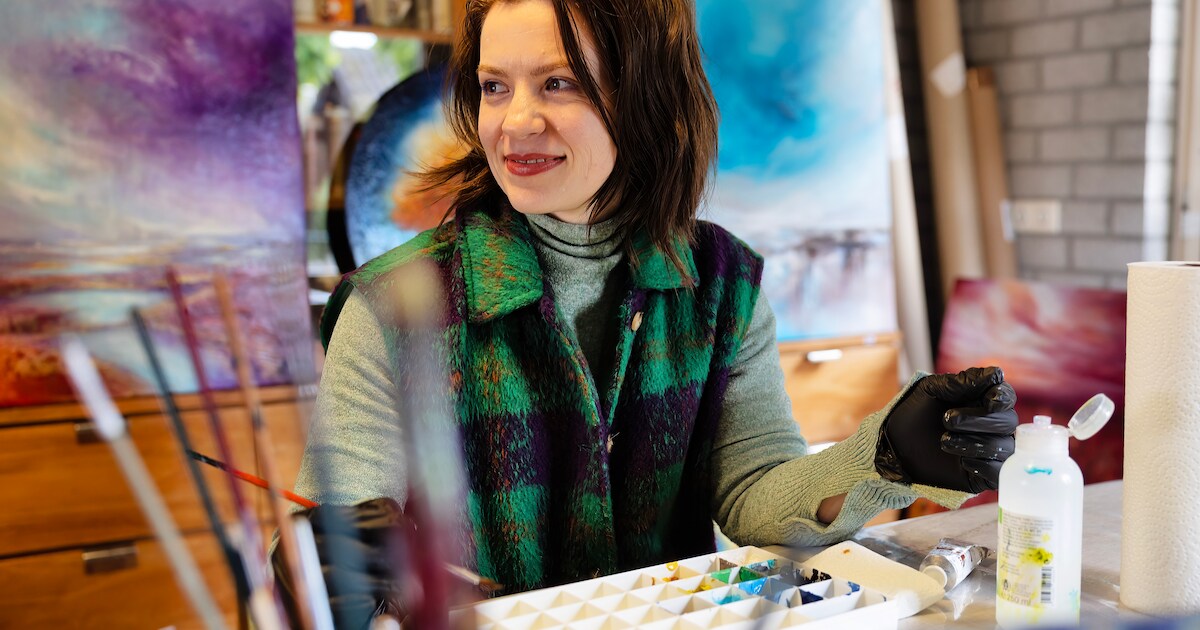 Klaprozen van keramiek of vogels op doek: lokale kunst bloeit in Veldhoven | Veldhoven | ED.nl