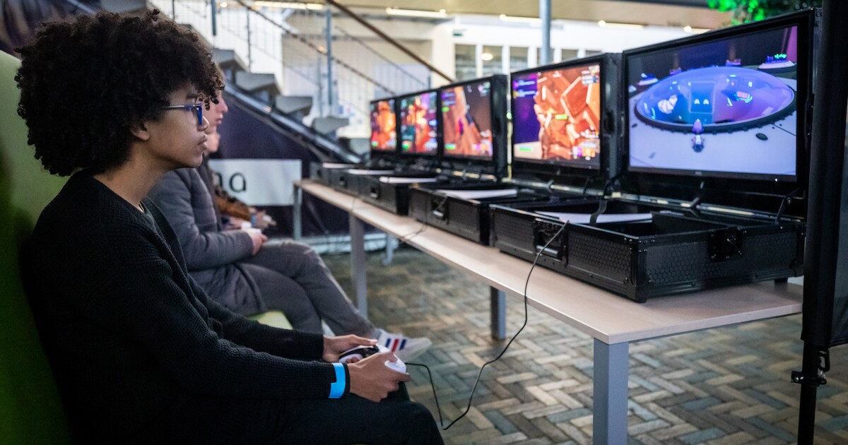 Gamen tegen een prof op gamedag van ROC Ter AA: ‘Winnen van Ali? Nee ...