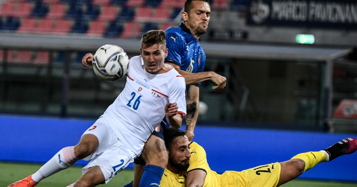 PSV-middenvelder Michal Sadílek debuteert in het nationale elftal van ...