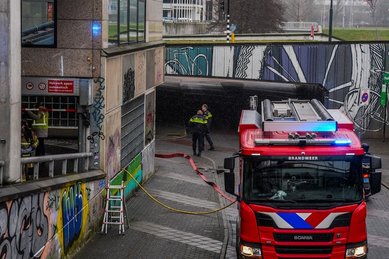 Veel rook bij brand in Q-Park in centrum Eindhoven, parkeergarage nog ...