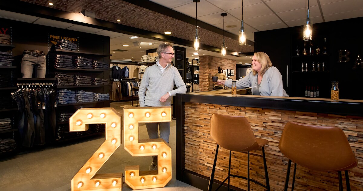 Hoe pakken en stropdassen (bijna) verdwenen en er nu schoenen bijkomen bij Bijnen Mode ...