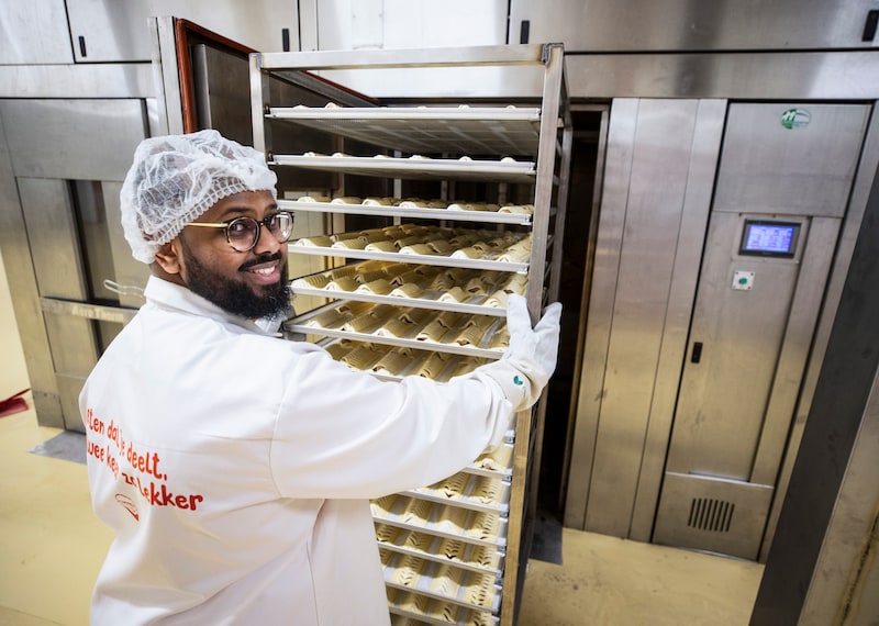 Kadir en zijn halalsnacks uit Deurnese bakkerij zijn klaar voor de ...