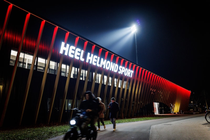 Helmond Sport heeft last van condens, duivenstront en modder buiten het ...
