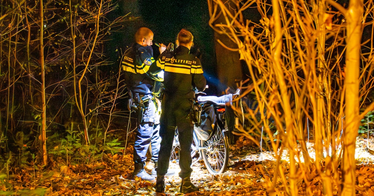 Zoekactie vanwege gevonden fiets en kleding in bos Deurne, tweewieler ...
