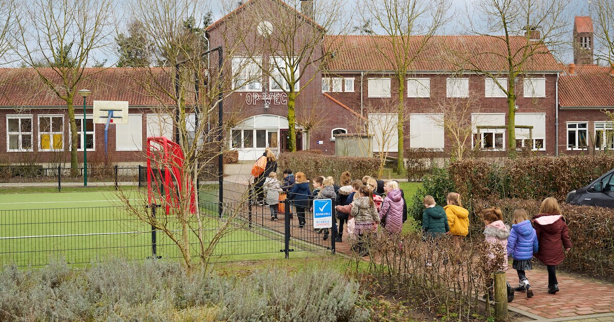 Ouders kunnen kinderen uitzwaaien, afzetten en doorrijden op tijdelijke ...