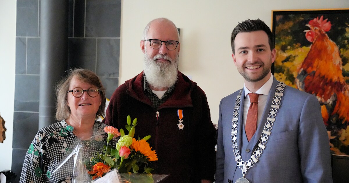Vijf lintjes in gemeente Heeze-Leende; vier in Heeze en een in Leende ...