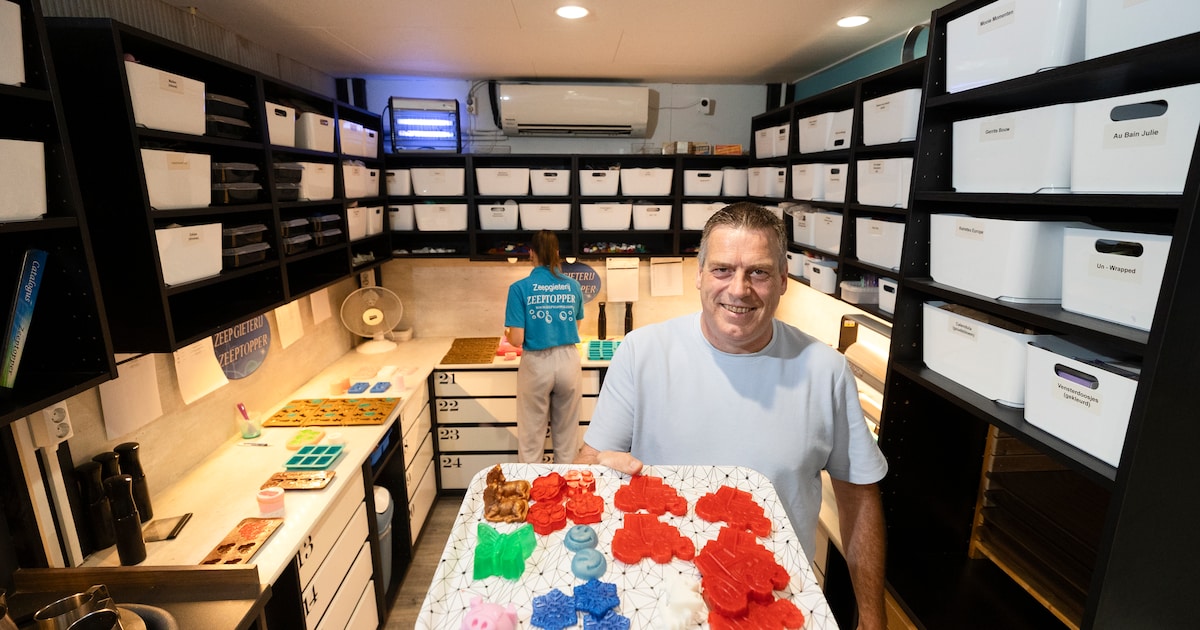 Handgemaakte zeep in alle geuren en kleuren; ze gaan vanuit Best de ...